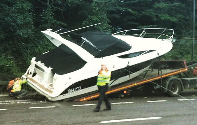 Bayliner recovered from M25 after falling off trailer - YBW