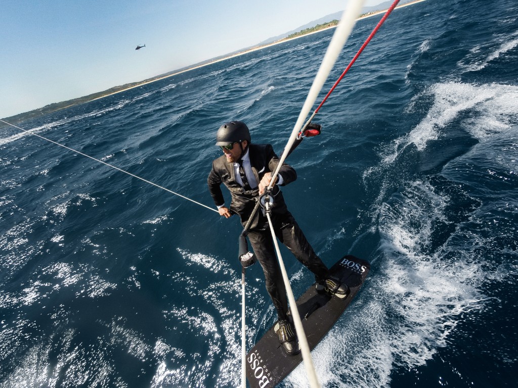 Video: Behind the scenes of Alex Thomson's death-defying 'skywalk ...