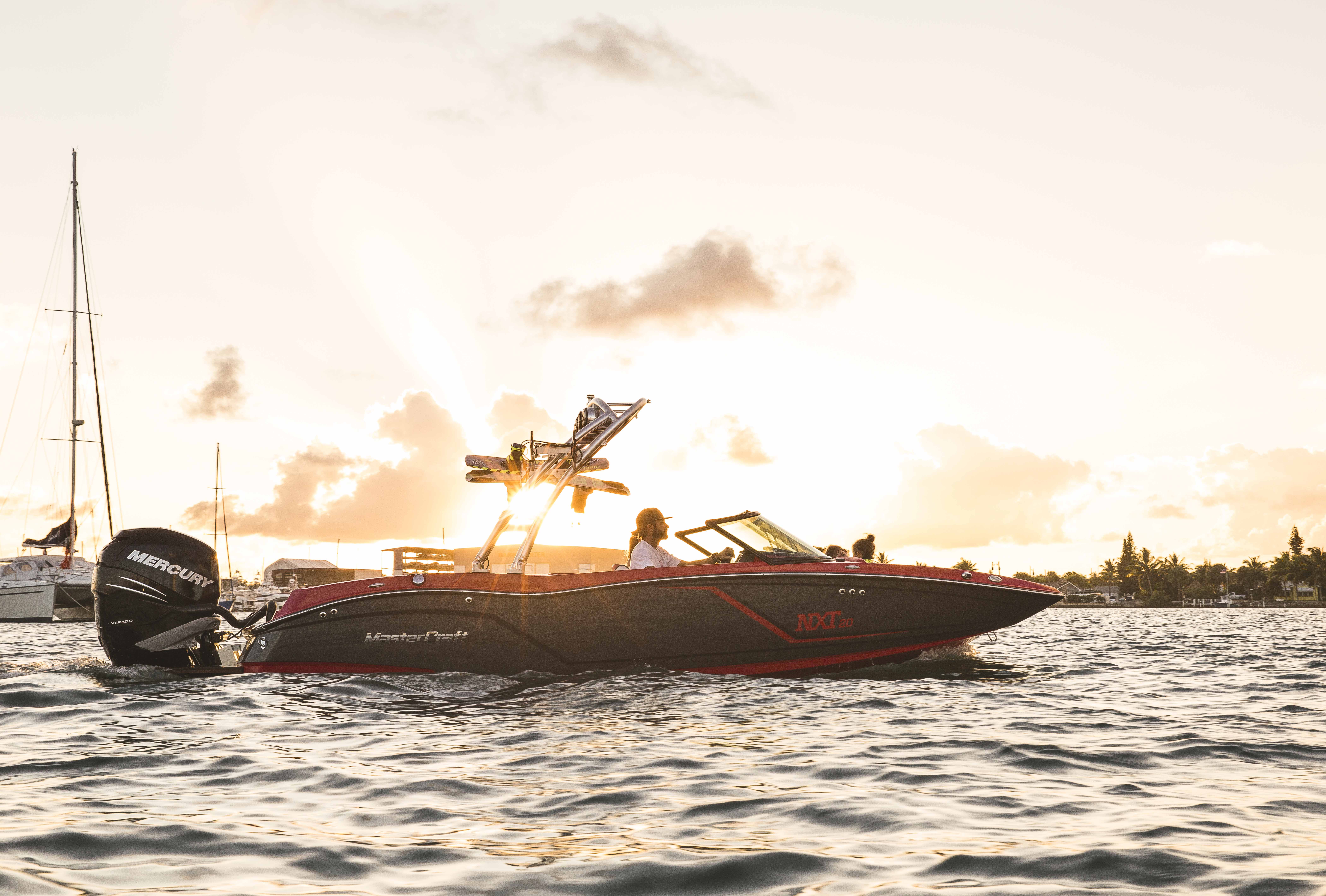 Pictures: MasterCraft unveils first outboard towboat in decades - YBW