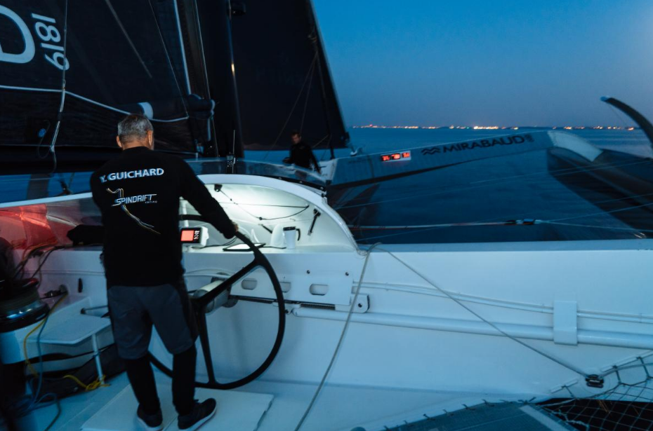 Video: Spindrift 2 sets new record in Transat Quebec-St Malo - YBW