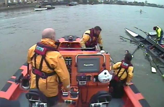 Video: Four schoolgirls rescued after boat capsizes on River Thames - YBW