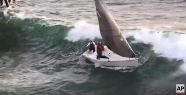 Video: Four rescued after boat smashes into a pier, breaking in half - YBW