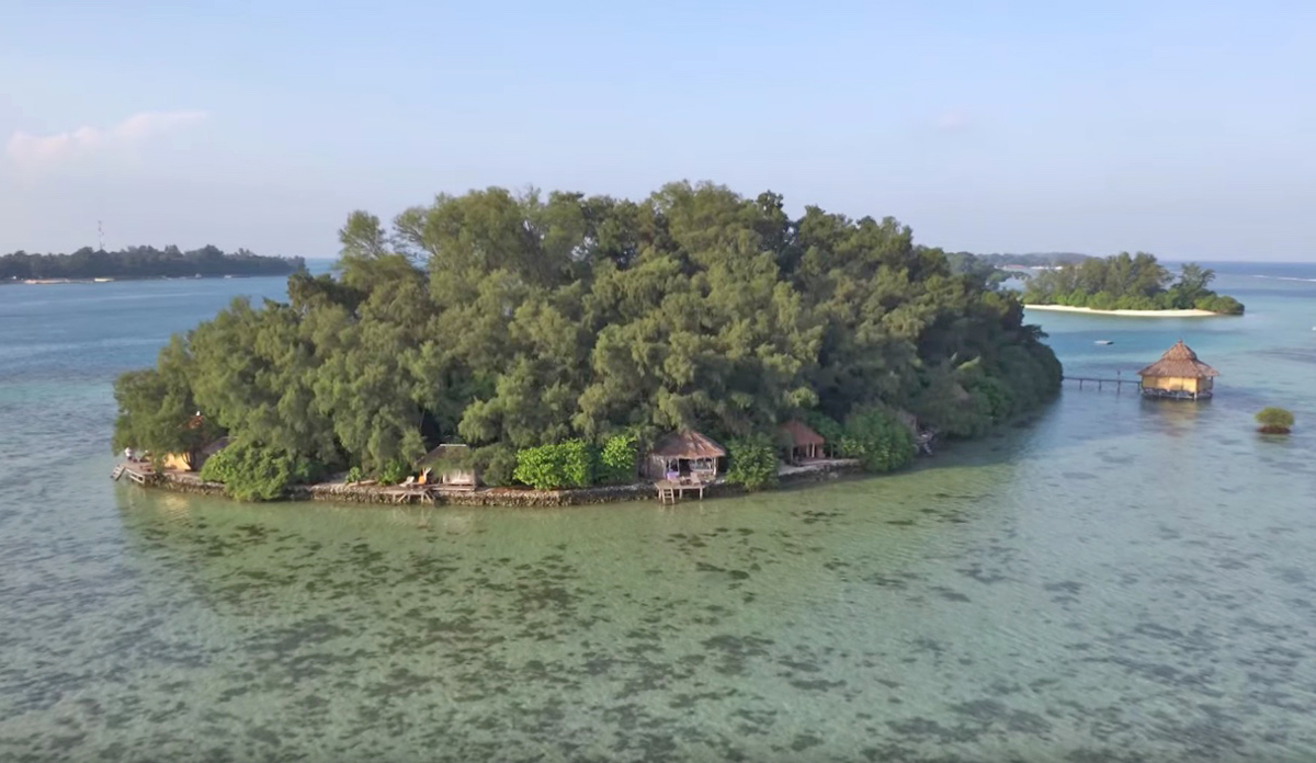 Exploring Pulau Macan: The tropical island that thinks it's a sailboat ...