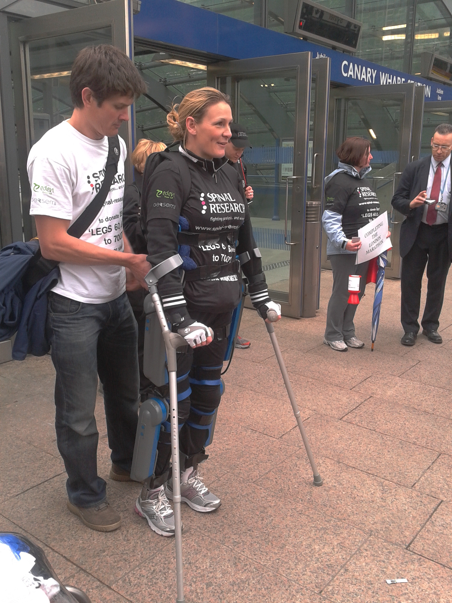 Paralysed event rider Claire Lomas is still walking the London marathon ...