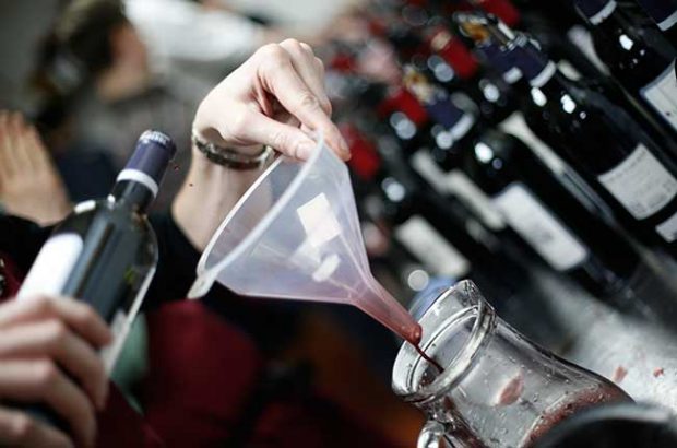 What is double decanting and when should you do it? - ask Decanter
