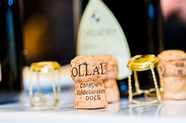 'Prosecco teeth': How to limit the damage - ask Decanter