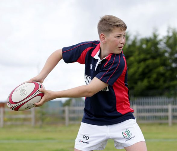 A video showing mini rugby players how to use their head passing