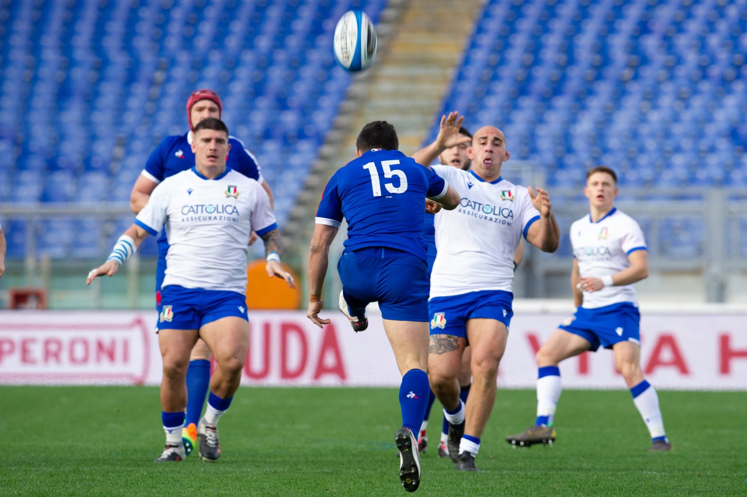 Rugby Explained: When to kick and when to run - Rugby World