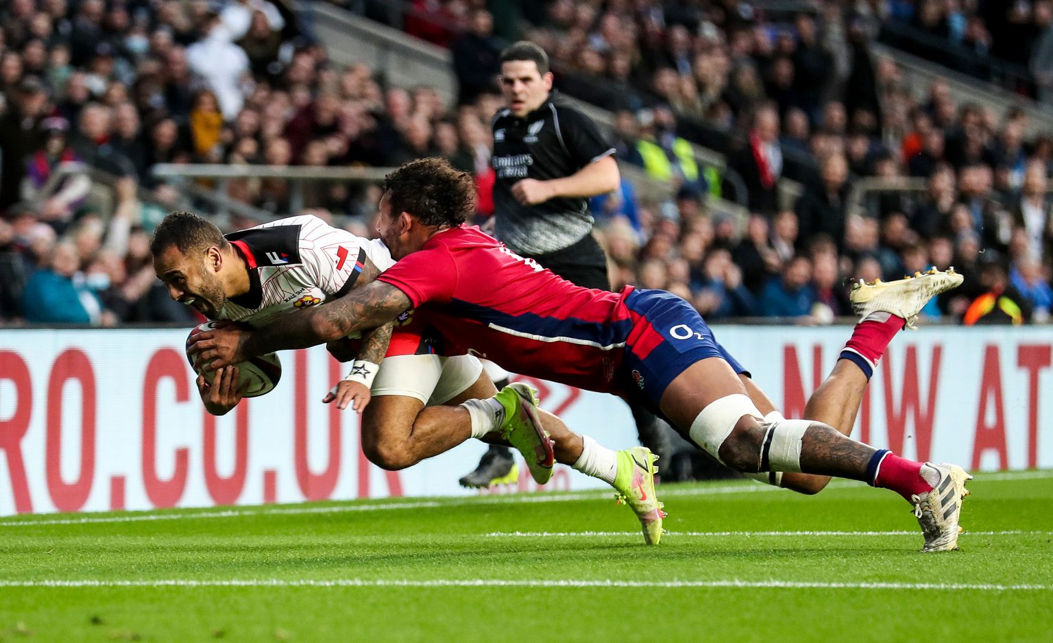 Watch: Incredible Courtney Lawes try-saving tackle - Rugby World