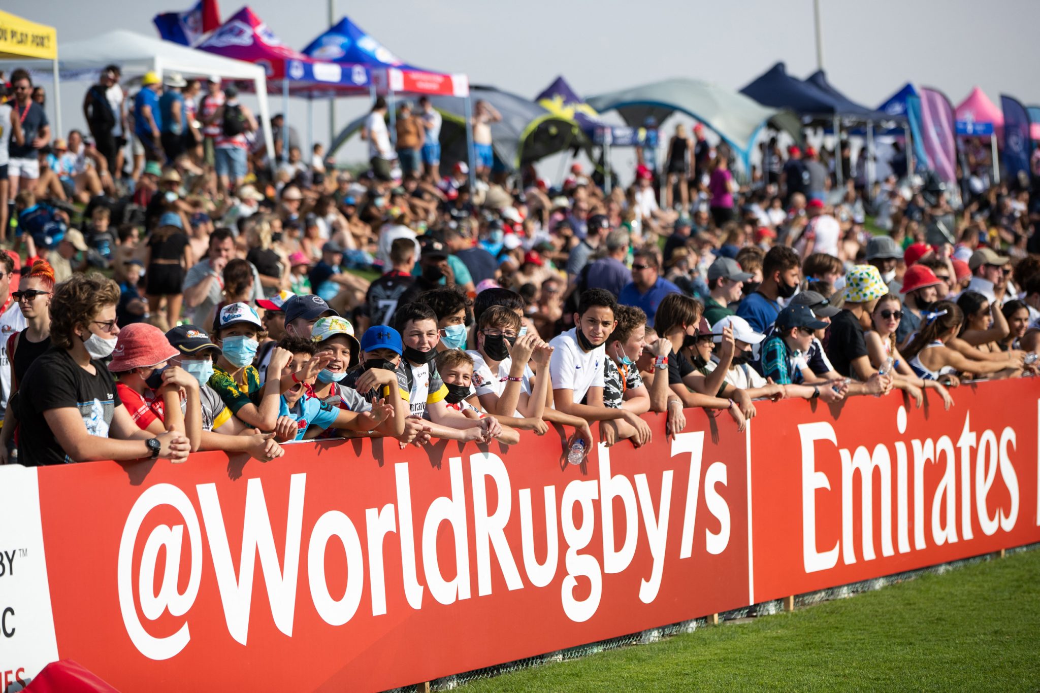 Watch: Bizarre moment player held-up at Dubai Sevens - Rugby World