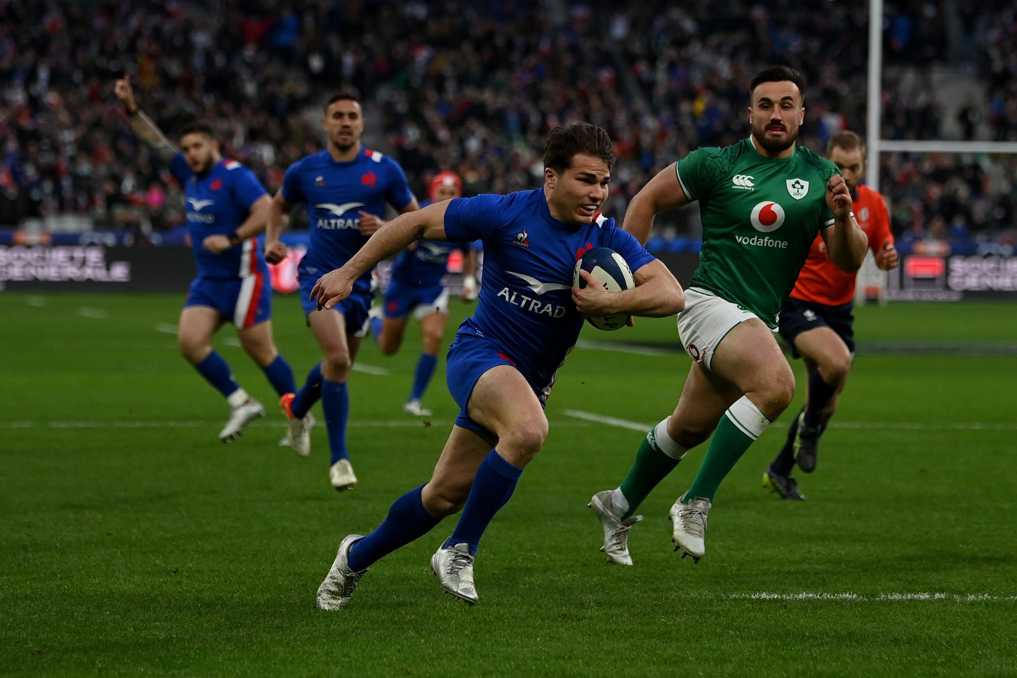 Antoine Dupont try in first minute against Ireland - Rugby World