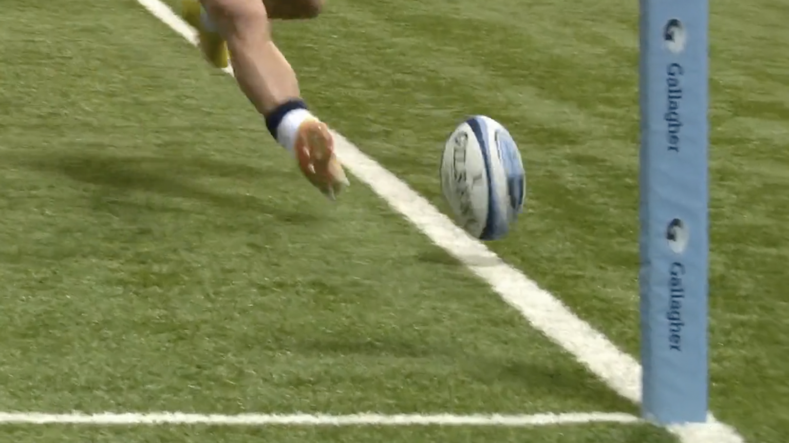 Watch: Mind-blowing Ben Meehan kick dubbed "22:22" - Rugby World