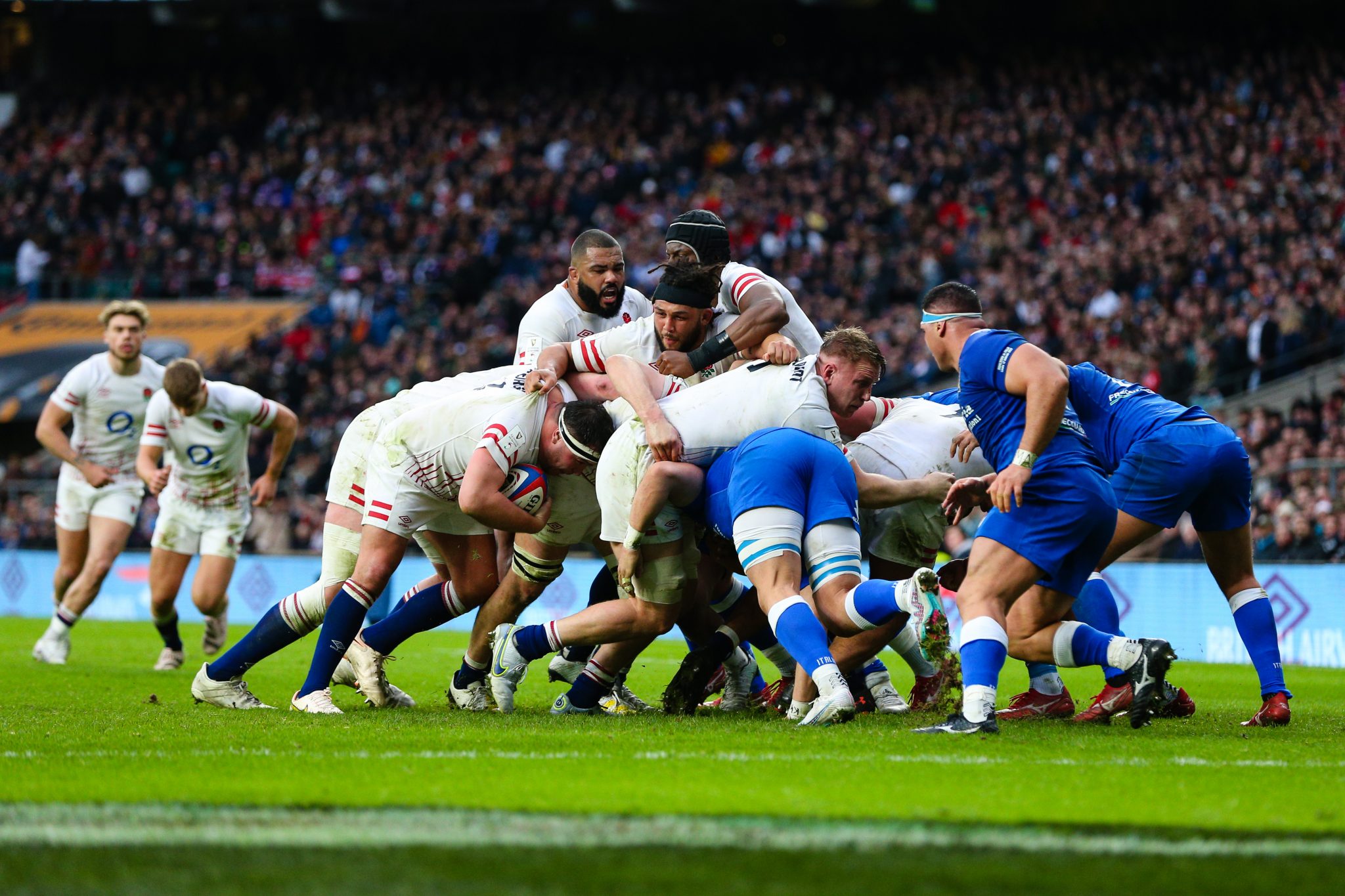 Rugby World Cup-winning coach calls for ban on mauls - Su Rugby