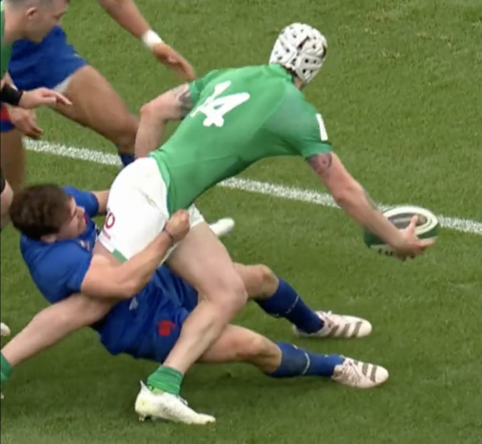 Watch: The incredible Antoine Dupont tackle on Mack Hansen