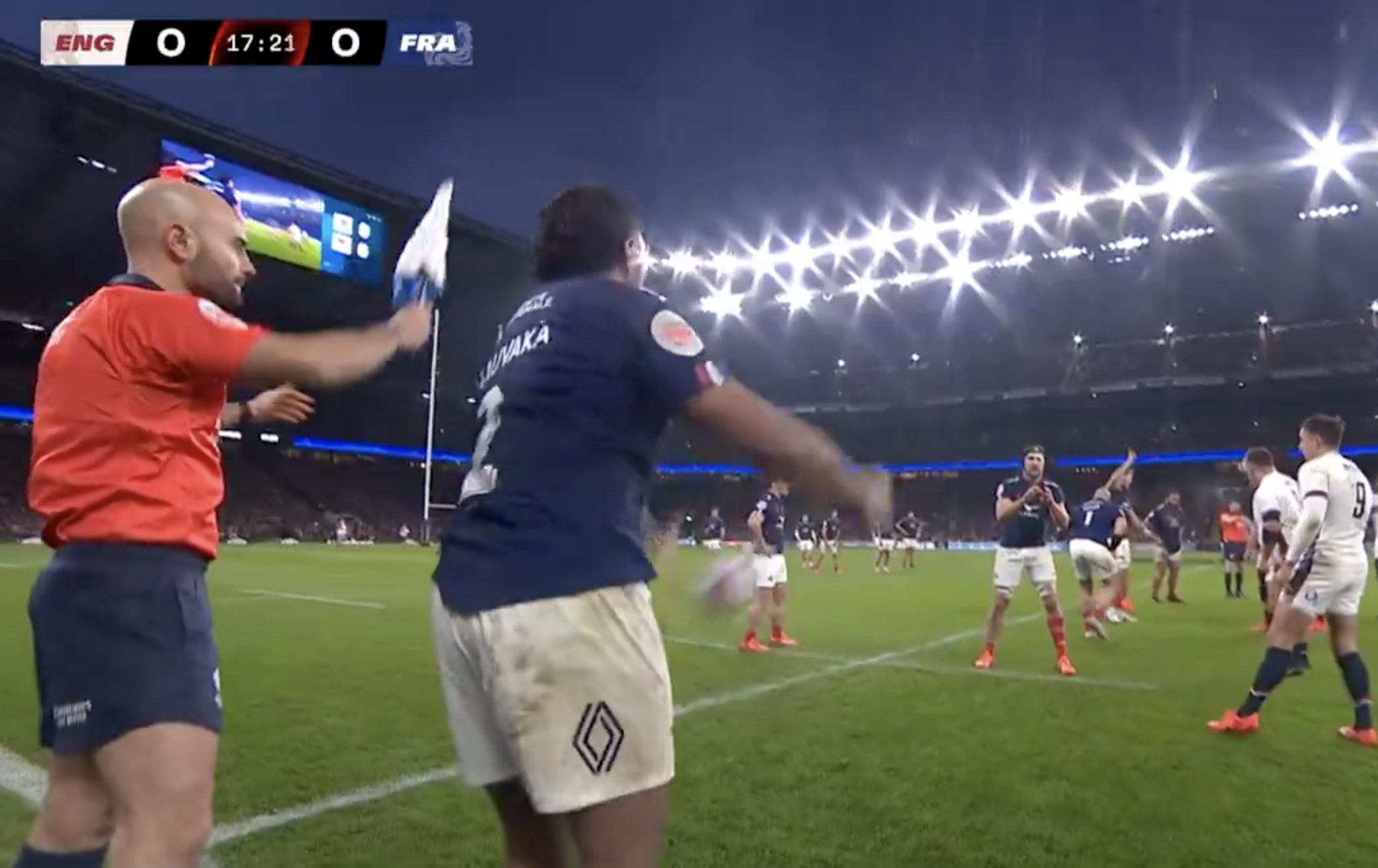 Watch France hooker Mauvaka's cheeky underam lineout throw v England